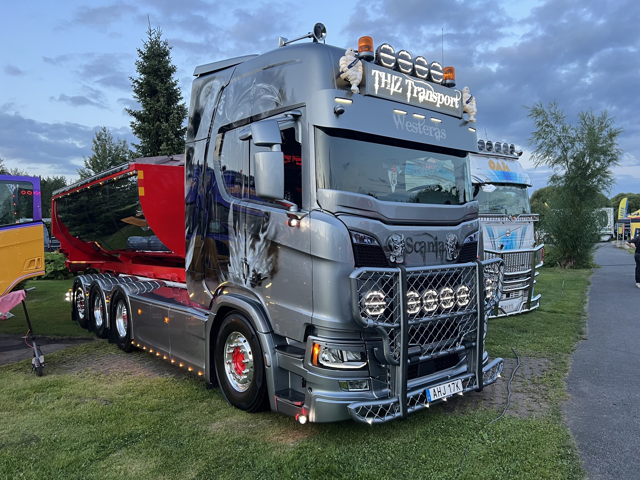 Tekno Scania Next Gen R-Highline 8x4 hooklift wit container THIZ ...