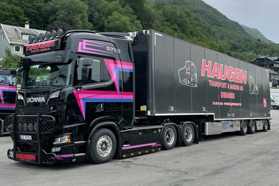 WSI Scania S Highline 6x4 + 3-axle semi box trailer HAUGEN ...