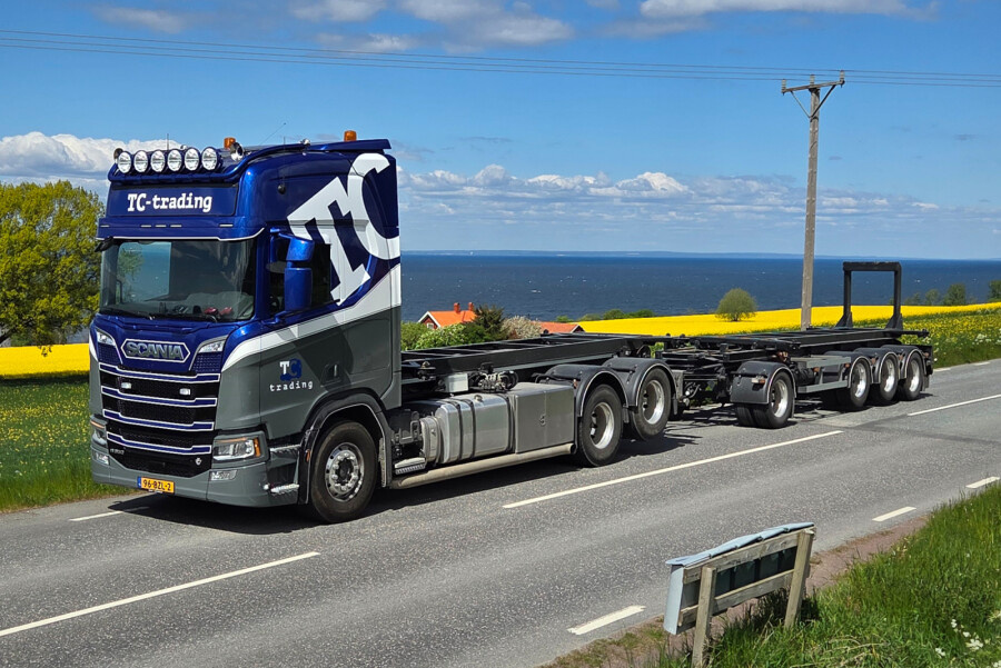 WSI Scania R Highline 6x2 riged truck with hooklift system with 4-axle ...