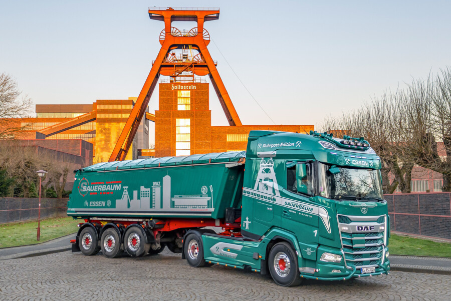 WSI DAF XG 4x2 with 3-axle non steering tipper trailer SAUERBAUM ...
