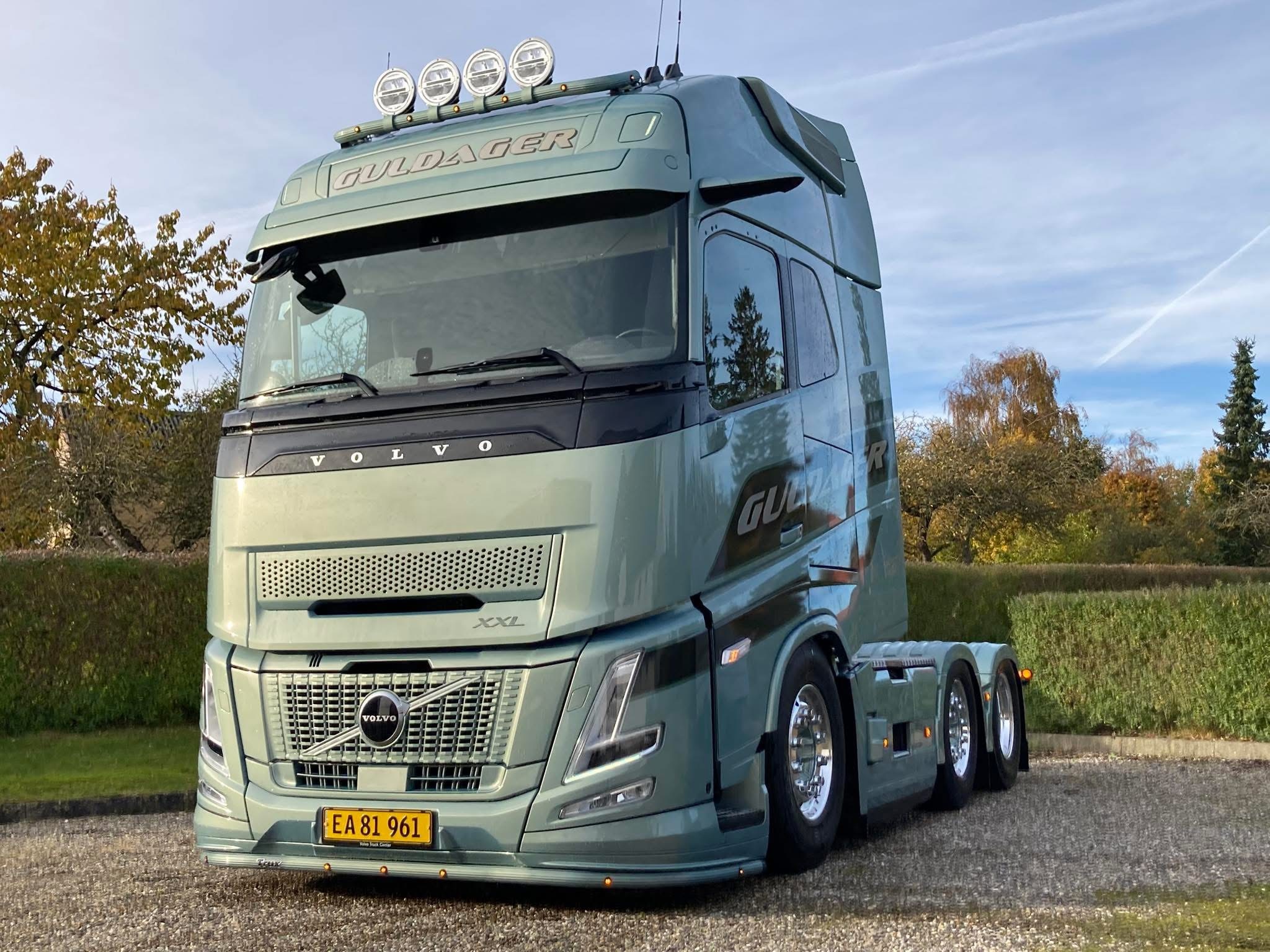 Tekno Volvo FH Aero XXL 6x2 voorloper GULDAGER - Miniatuurshop.com