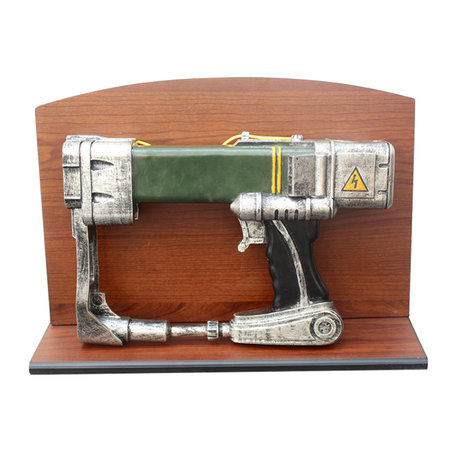 FALLOUT - AEP7 Laser Pistol - OtakuNinjaHero.com