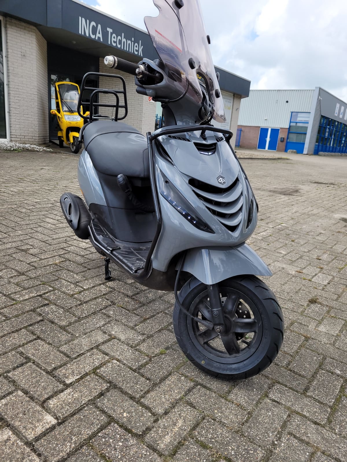 Piaggio ZIP - Mobielstad