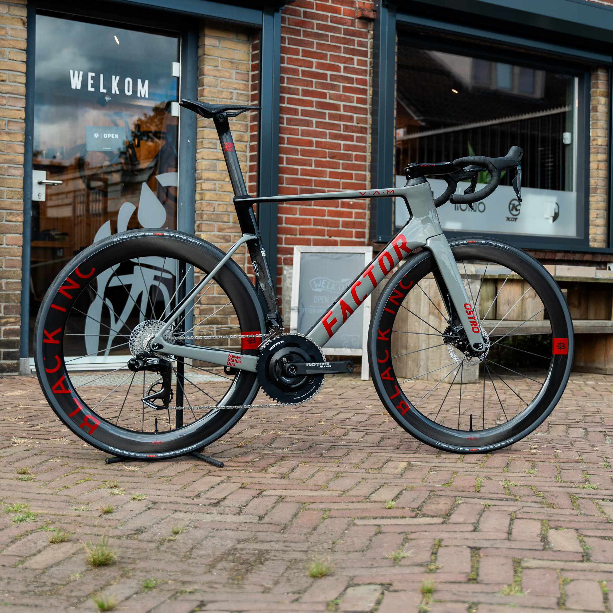 Blog - Custom Factor OSTRO VAM Prisma Studio - BikeSuperior