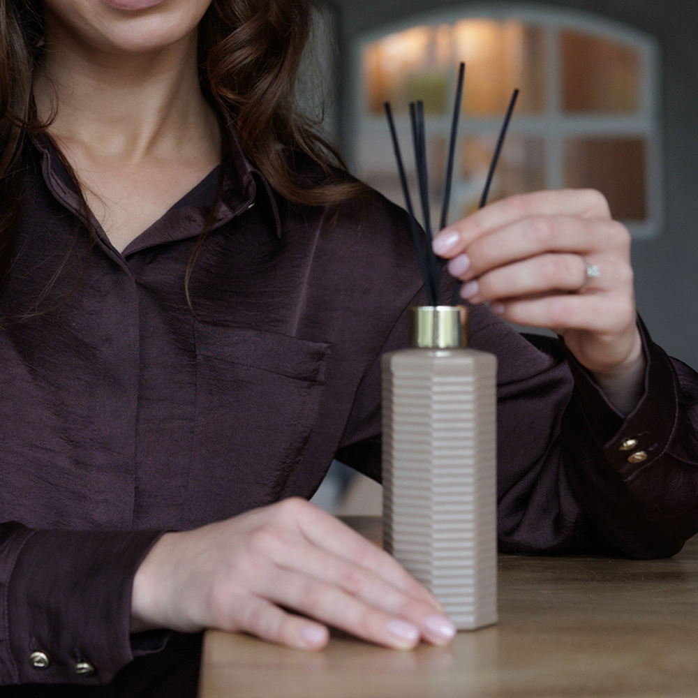 Reed diffuser set Ribbed Orange & Cedarwood 500ml - Scentchips®