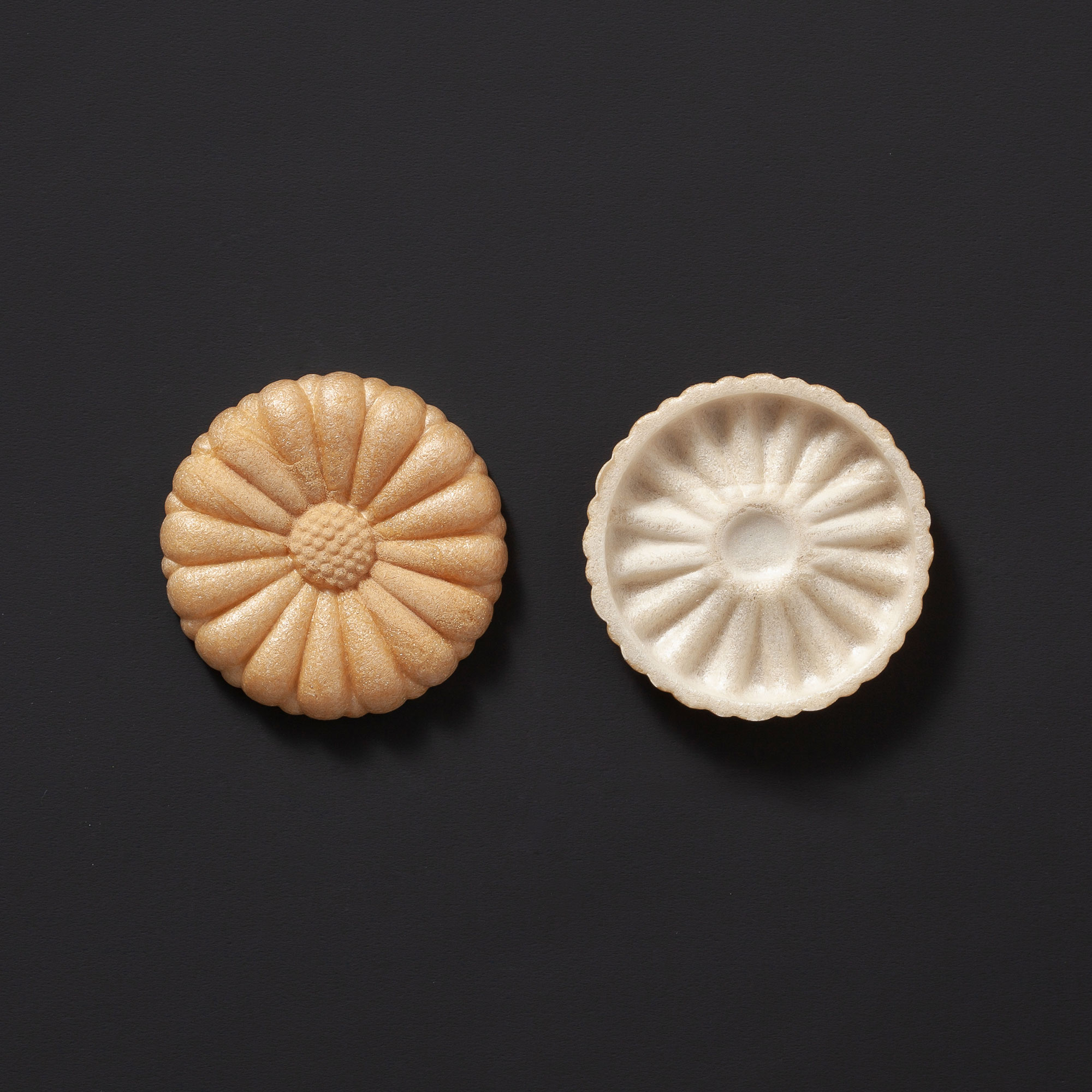 Monaka Shell Chrysanthemum - Dutch Wasabi
