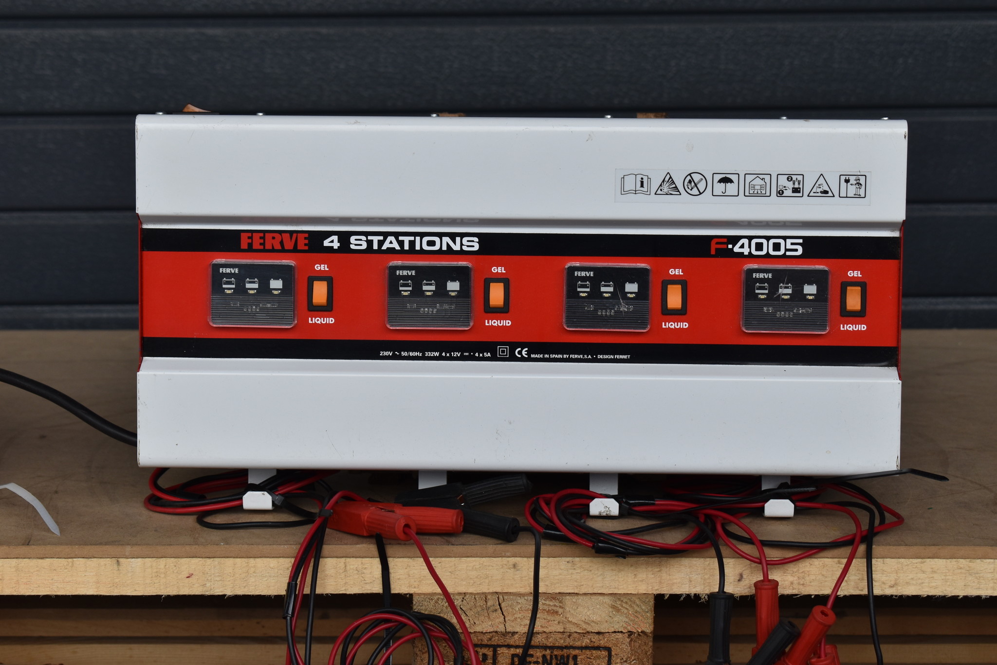 Ferve F-4005 4 x 12V 4 x 5A gebruikte acculader - Accu Service Dreumel