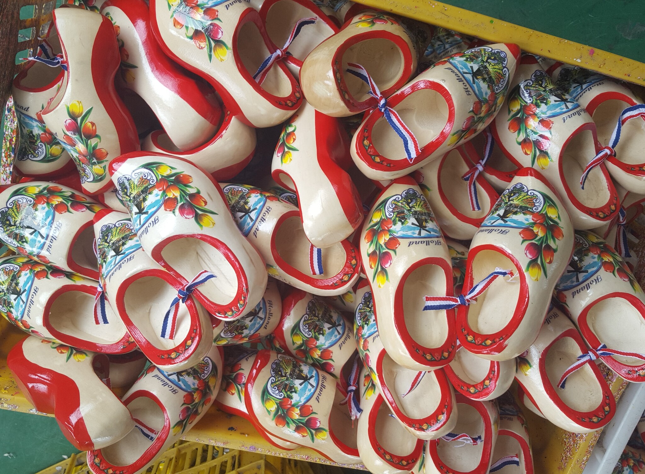 Klompjes van hout - souvenirklompjes- knutselklompjes