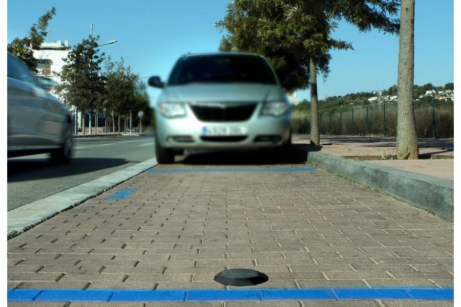 Parking System based on Wireless Sensors - Traffic Safety Systems