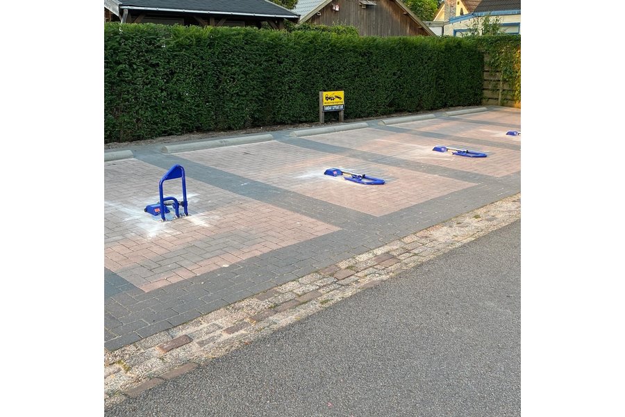 Smart parking barrier | Smartphone controlled - Traffic Safety Systems