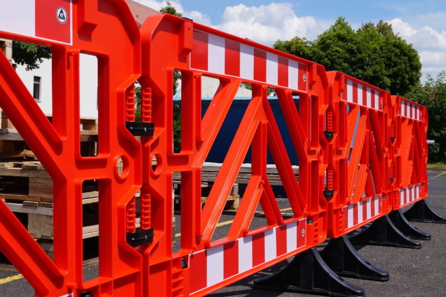 Safety barrier plastic 150cm - Red - Stackable | Buy online! - Traffic ...