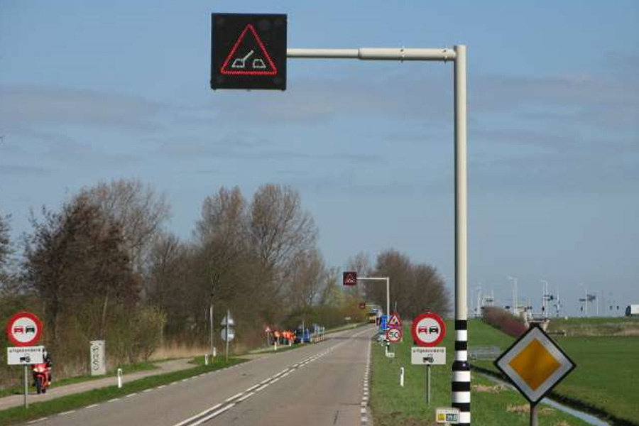 LED warning sign J33 - Traffic Safety Systems