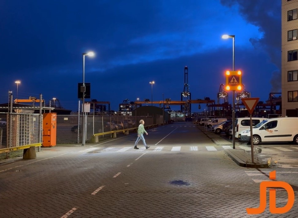 Veilig oversteken met dynamische LED verlichting en signalering - Traffic Safety Systems B.V.
