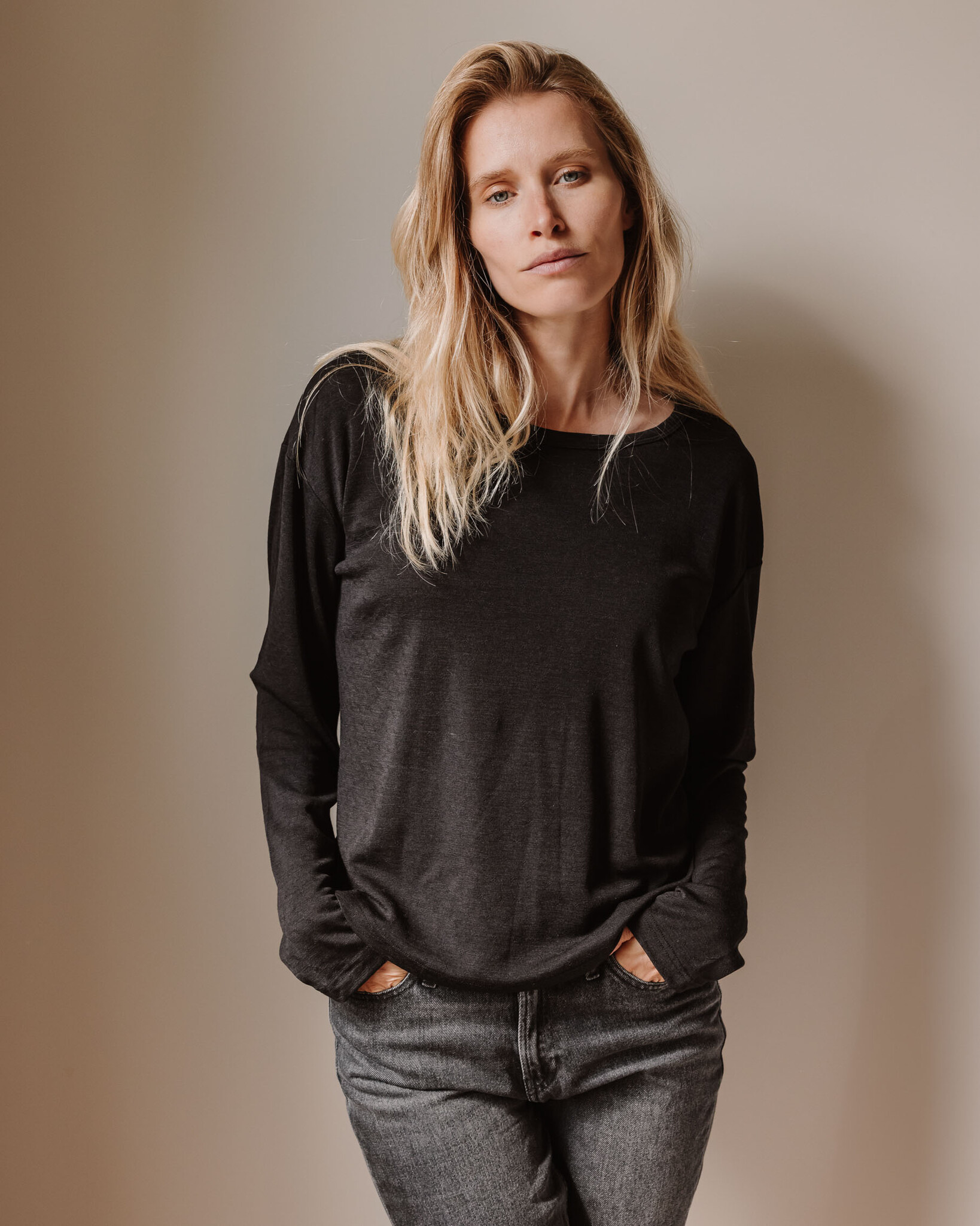 Relaxed-fit longsleeve Mari pointelle wool/silk - ebony | Unaduna - Unaduna