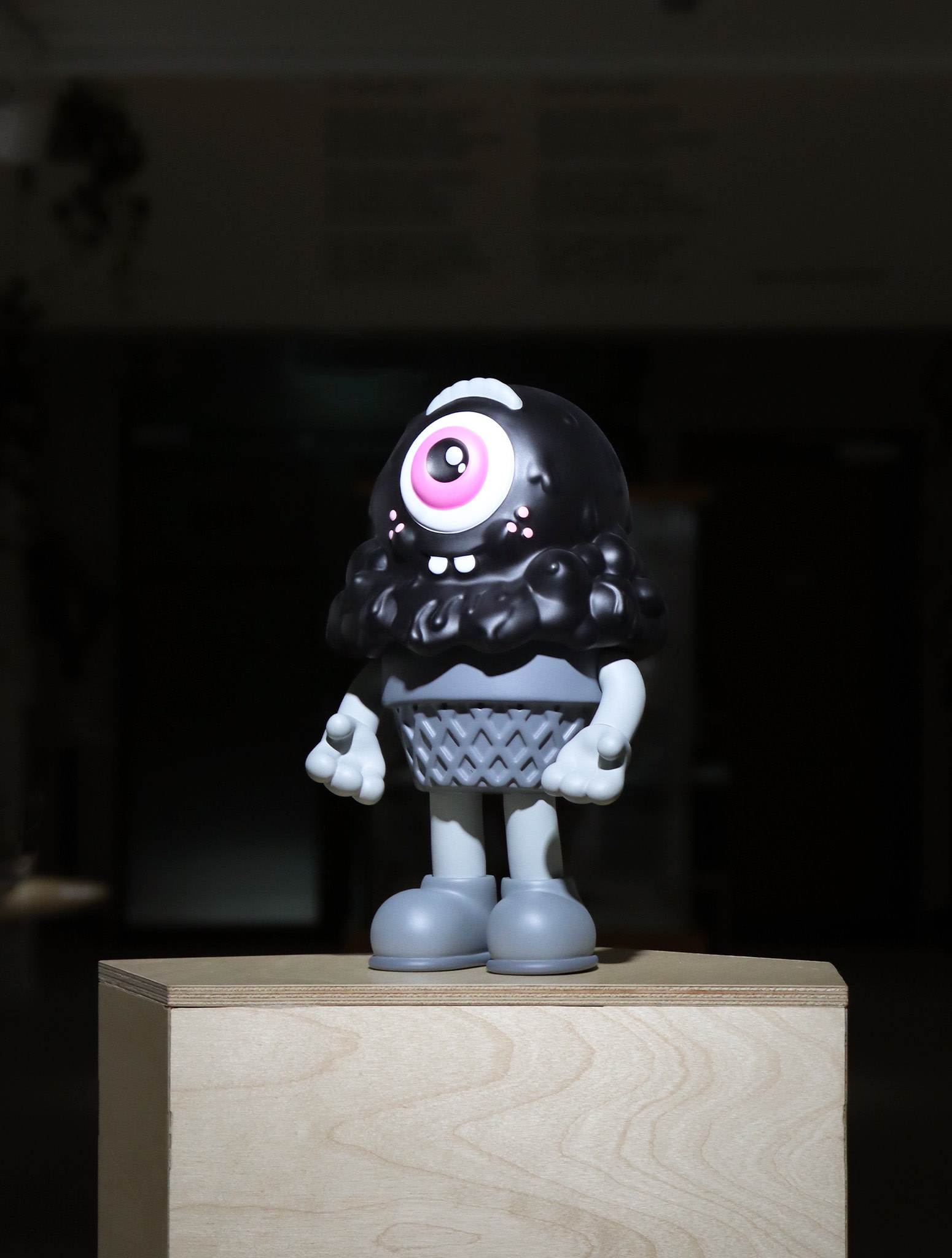 Buff Monster - Mister Melty 10″ Vinyl Toy, Black edition - STRAAT