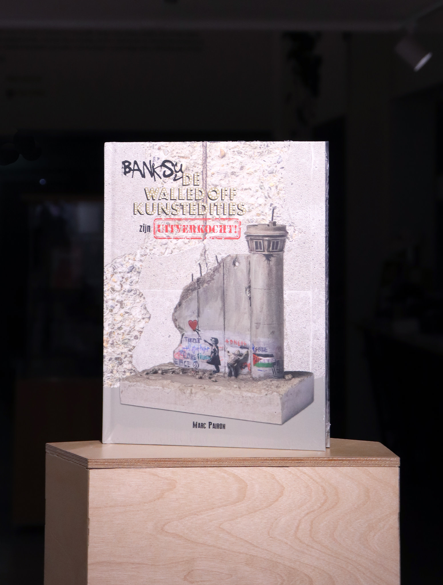 Banksy, de Walled Off kunstedities zijn Uitverkocht (Dutch) - STRAAT ...