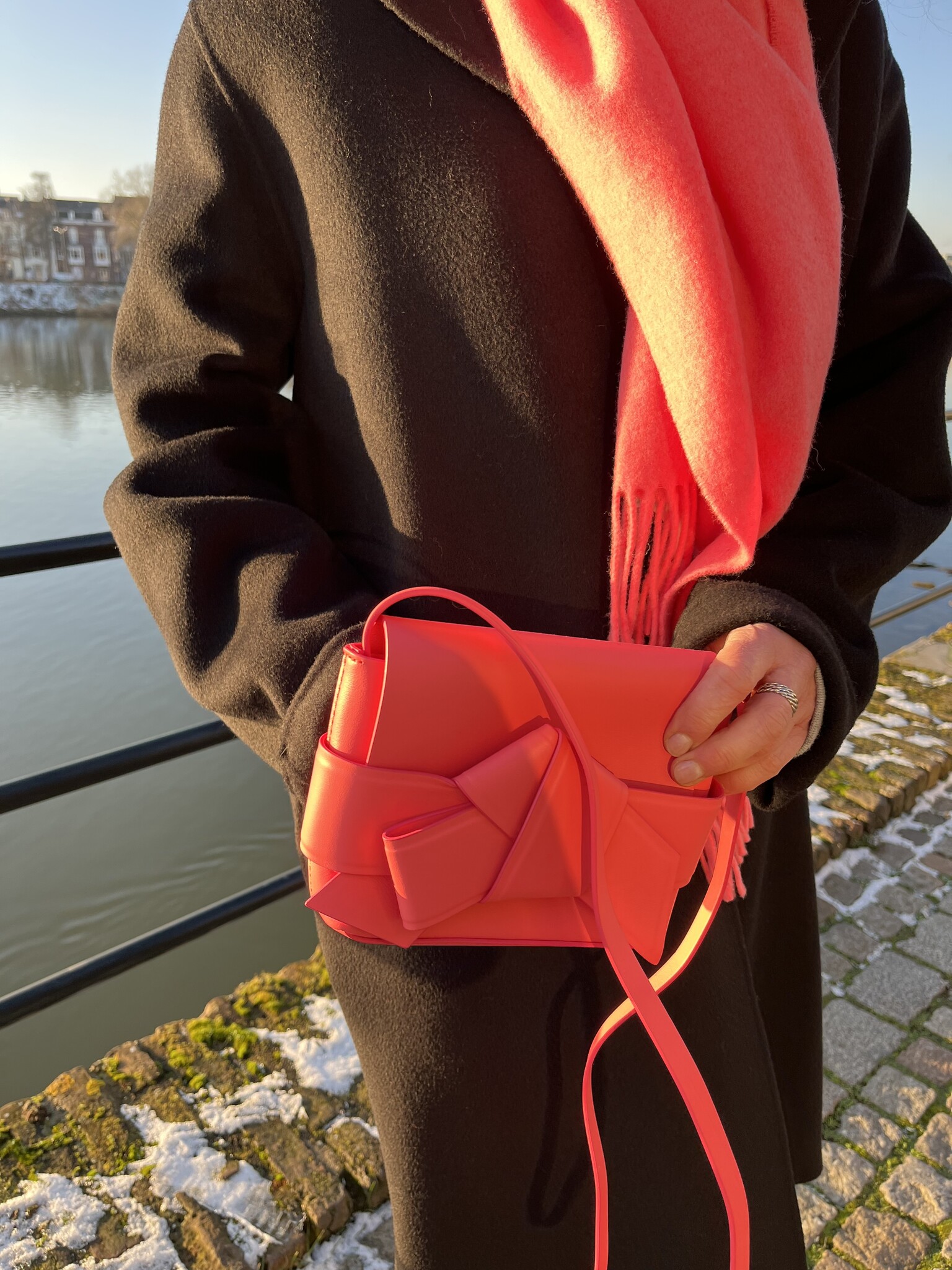 Acne studios musubi mini, electric pink - La Neuvieme