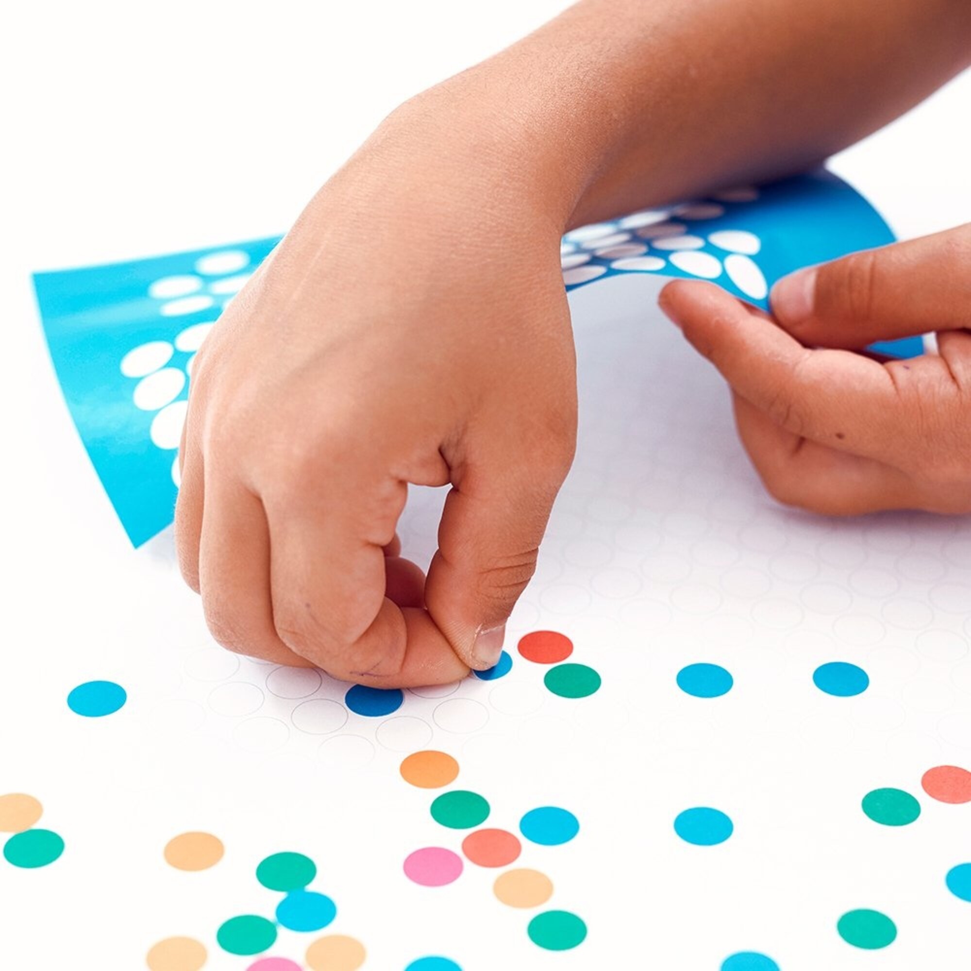 DIY poster with distant homemade dots - Vermeer | Kdooh - Kdooh
