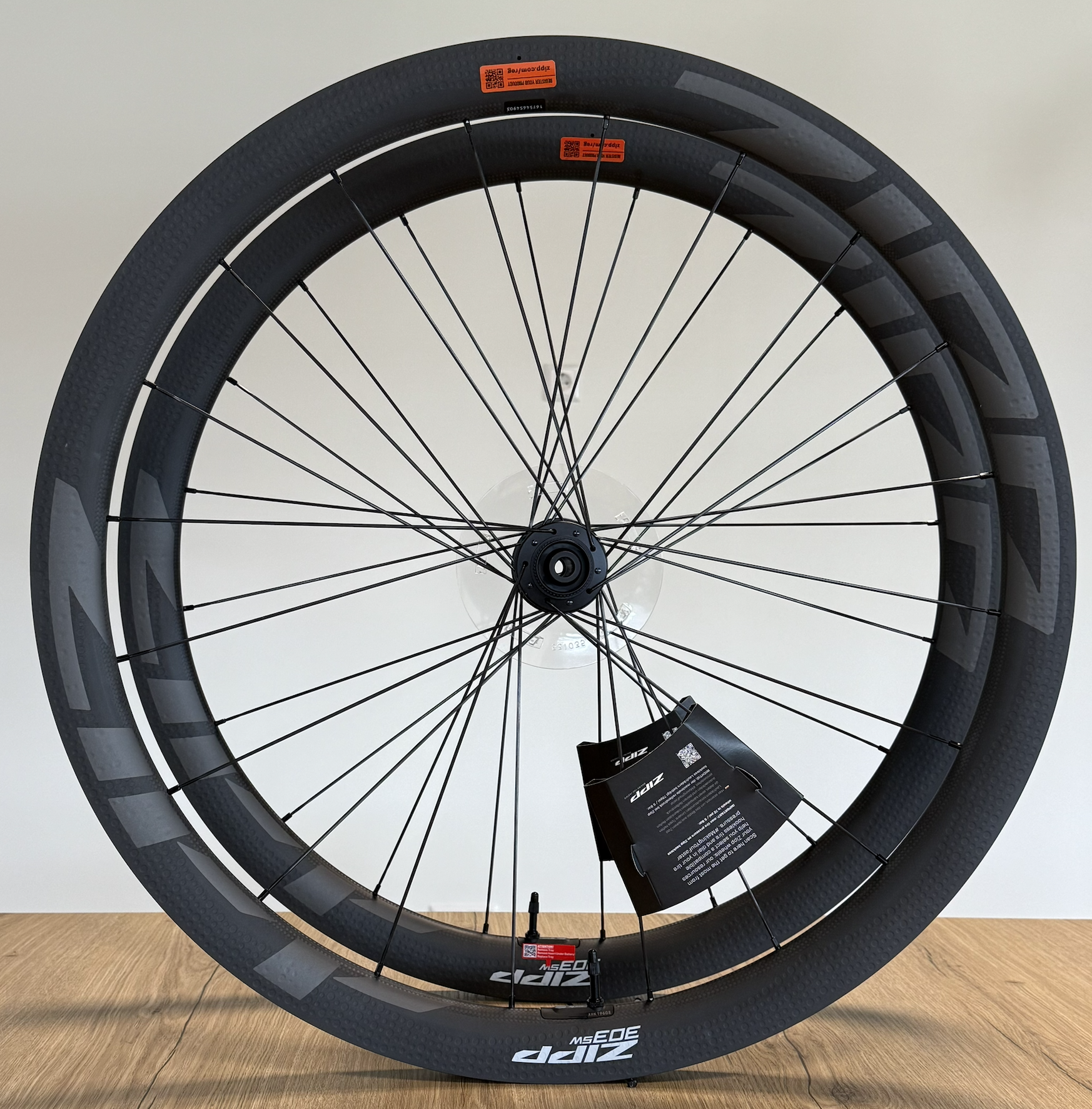 Zipp 303 SW Tubeless Disc Brake Wheelset | Order it here ...