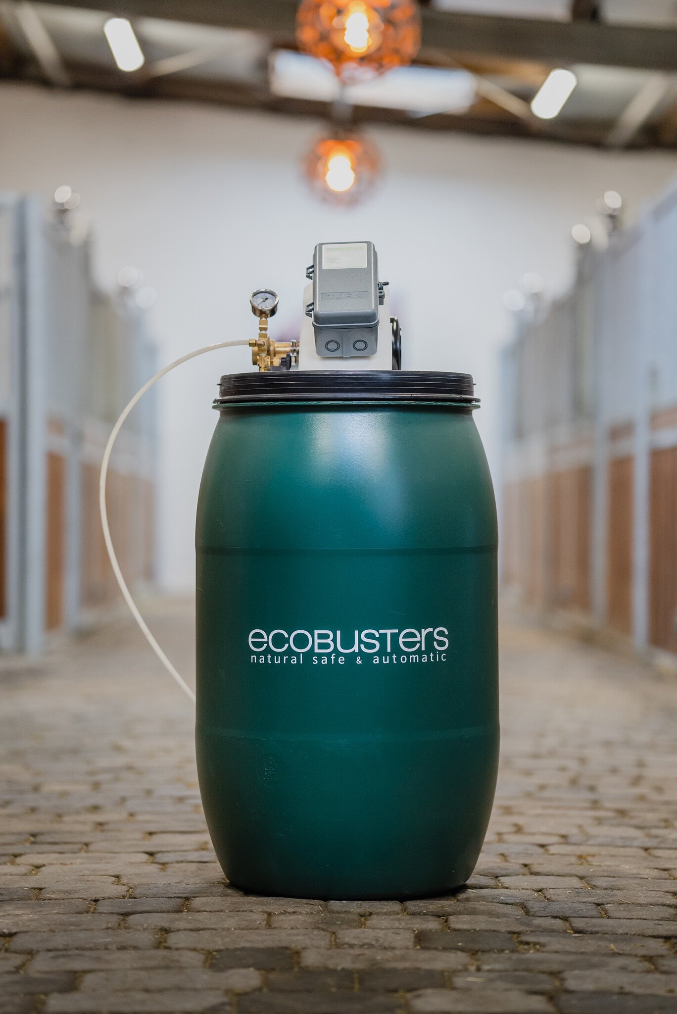 Blog - Insectenbestrijding in de stal: Hoe het Ecobusters-systeem ...