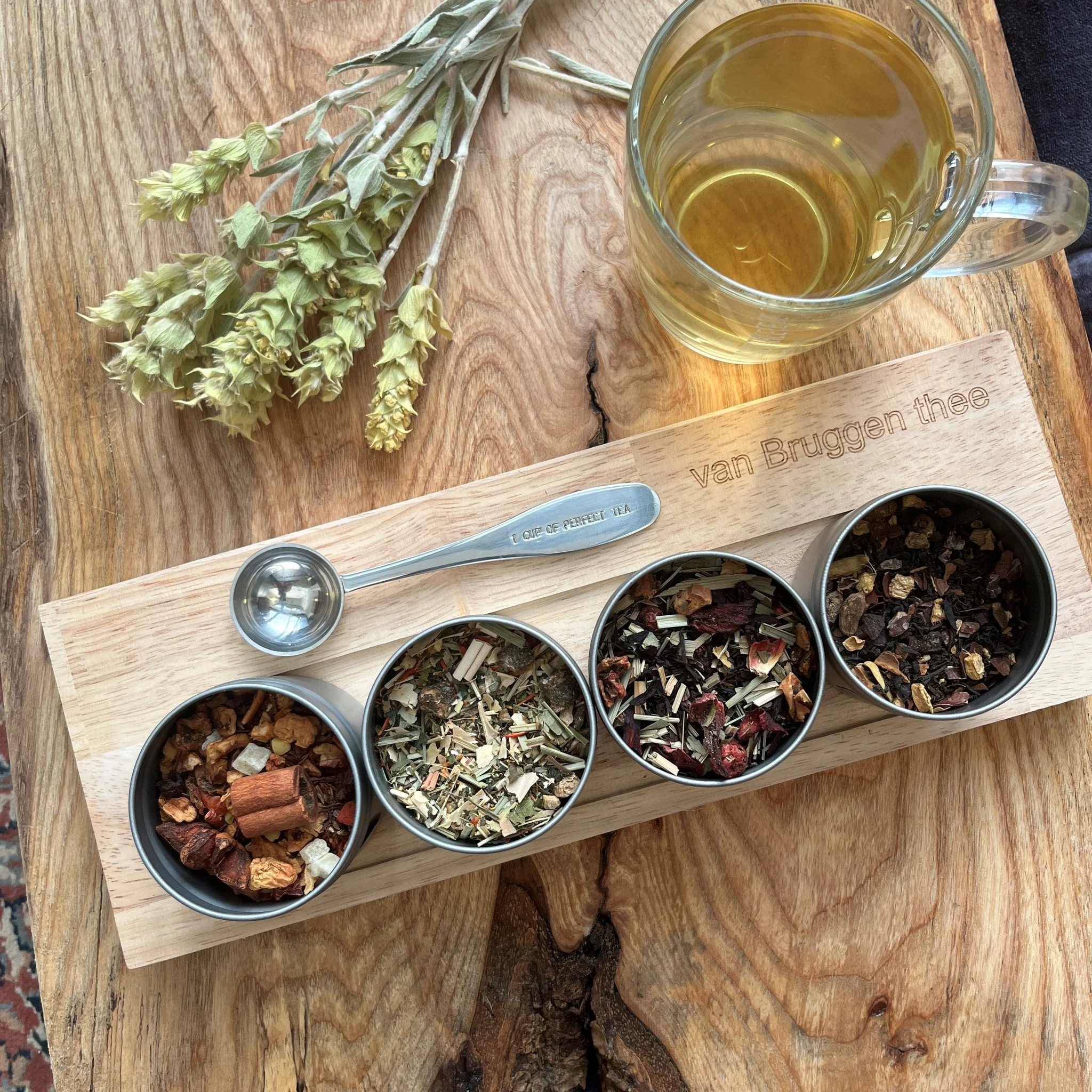 Theeplank 4 ronde blikjes beukenhout - Cherubijn