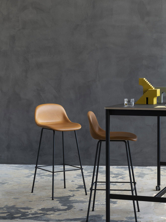 Fiber bar stool with backrest - wood base - La Fabrika