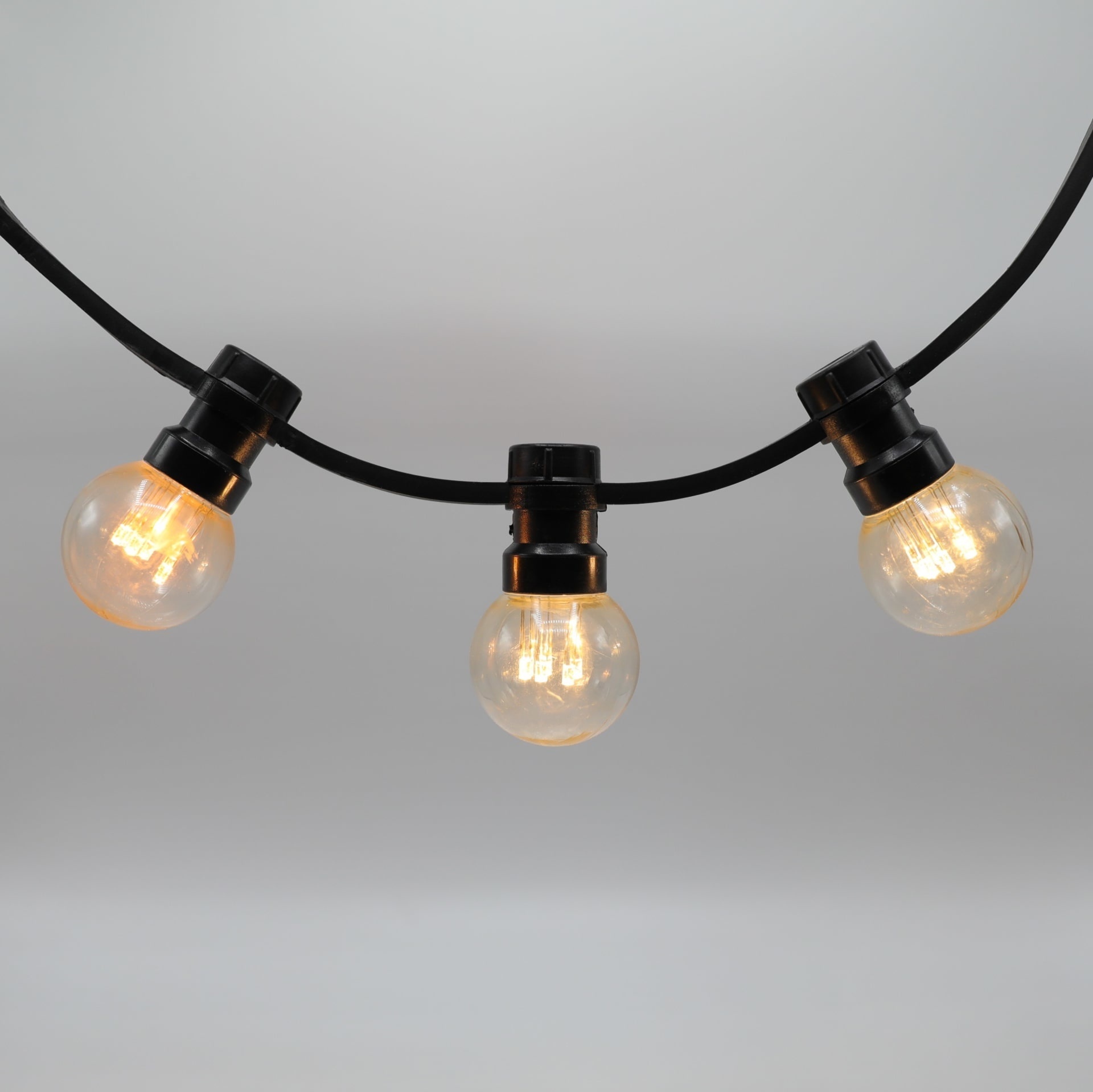0,7W lichtsnoer voor buiten met extra warm witte LED lampen - LumenXL.nl