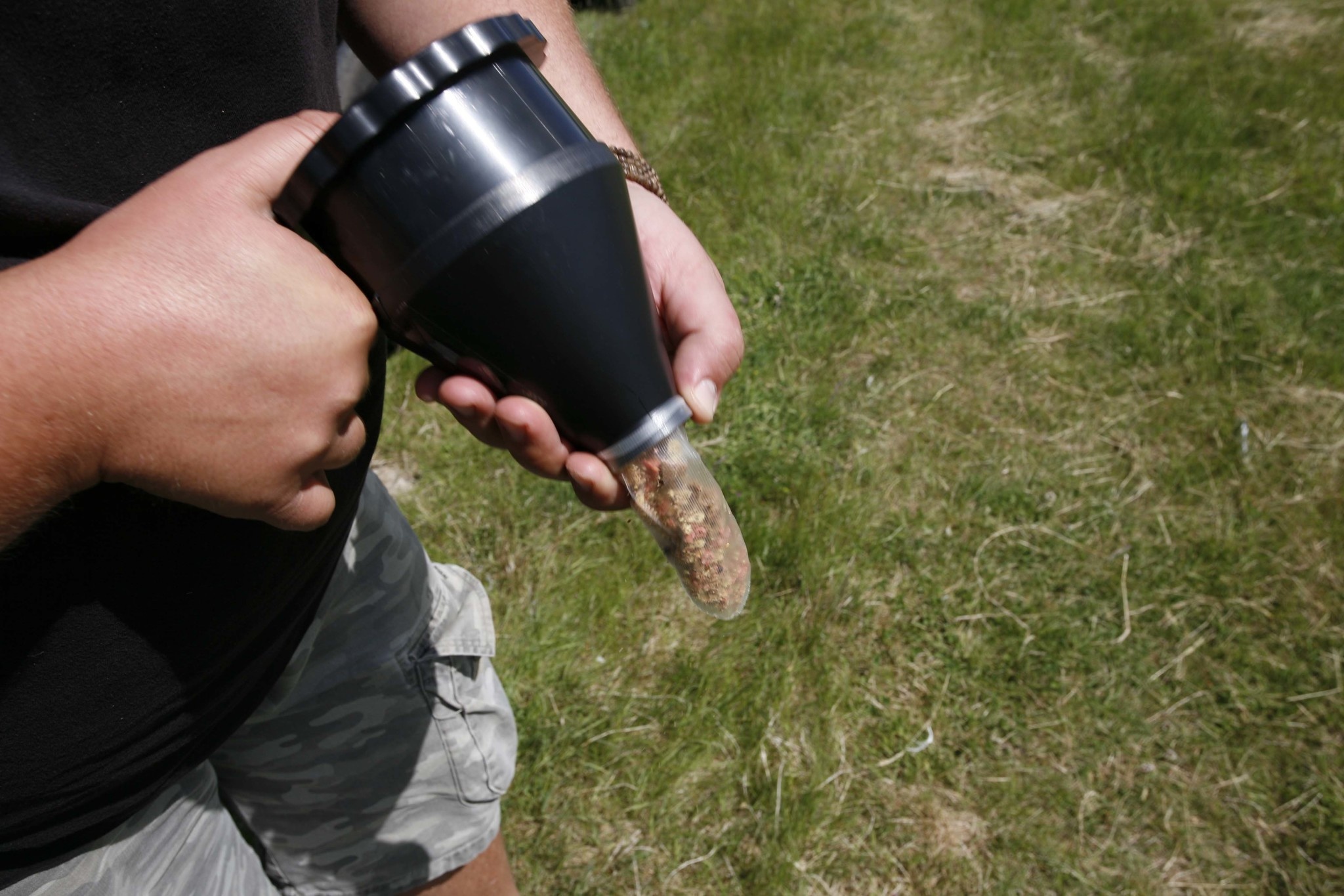 Prologic Crush 'n fill Grinder (Pellets 'n Boilies) - Carp Central ...