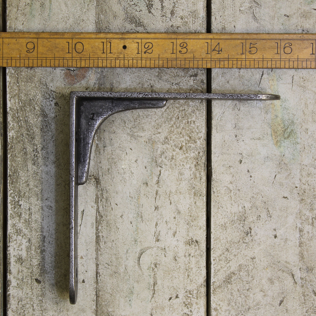 Shelf Bracket SHEFFIELD Cast Ant Iron 150 x 150mm / 6 Shelf Bracket SHEFFIELD Cast Ant Iron 150 x 150mm / 6