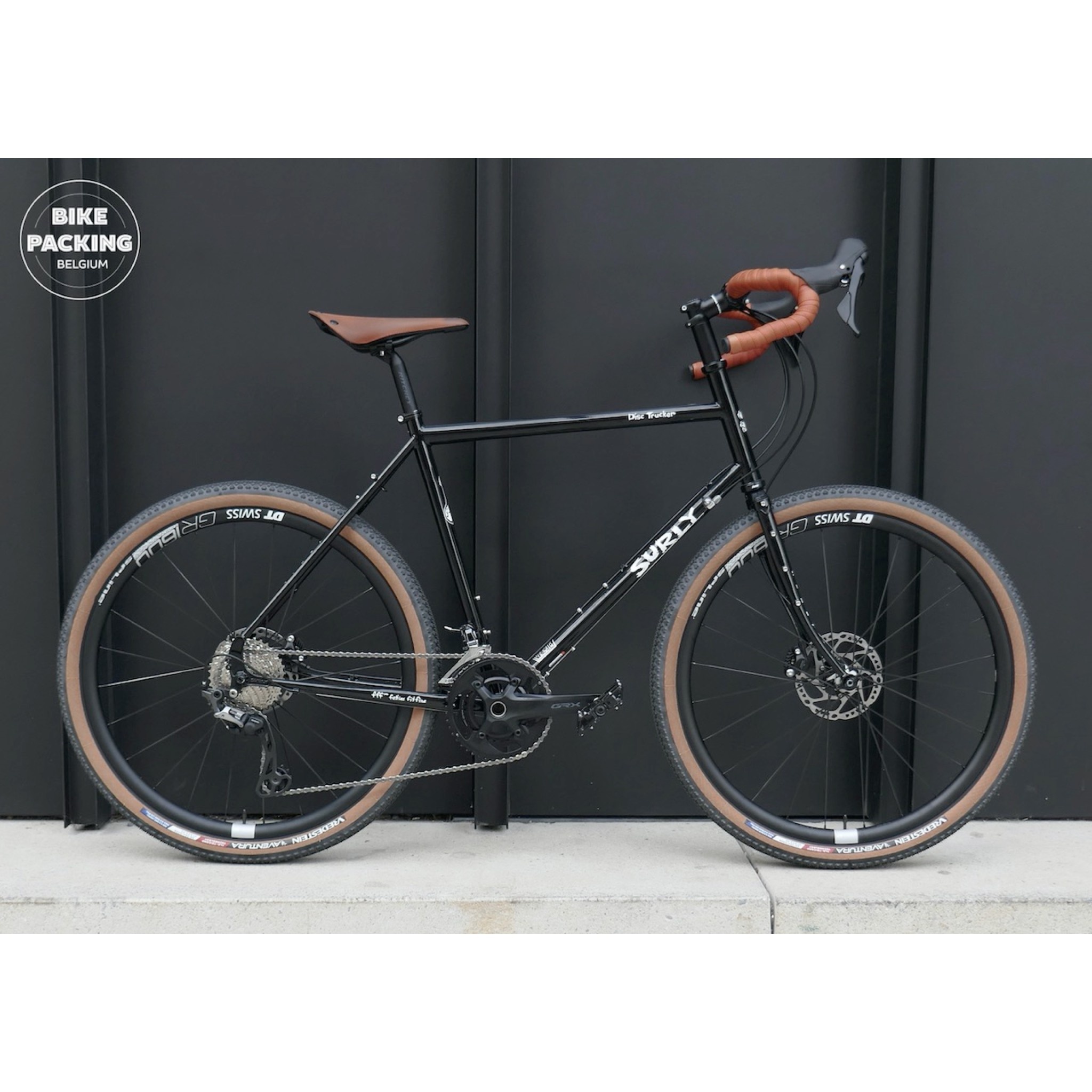 Surly Disc Trucker 54 black op maat (showroom) - Bikepacking Belgium ...