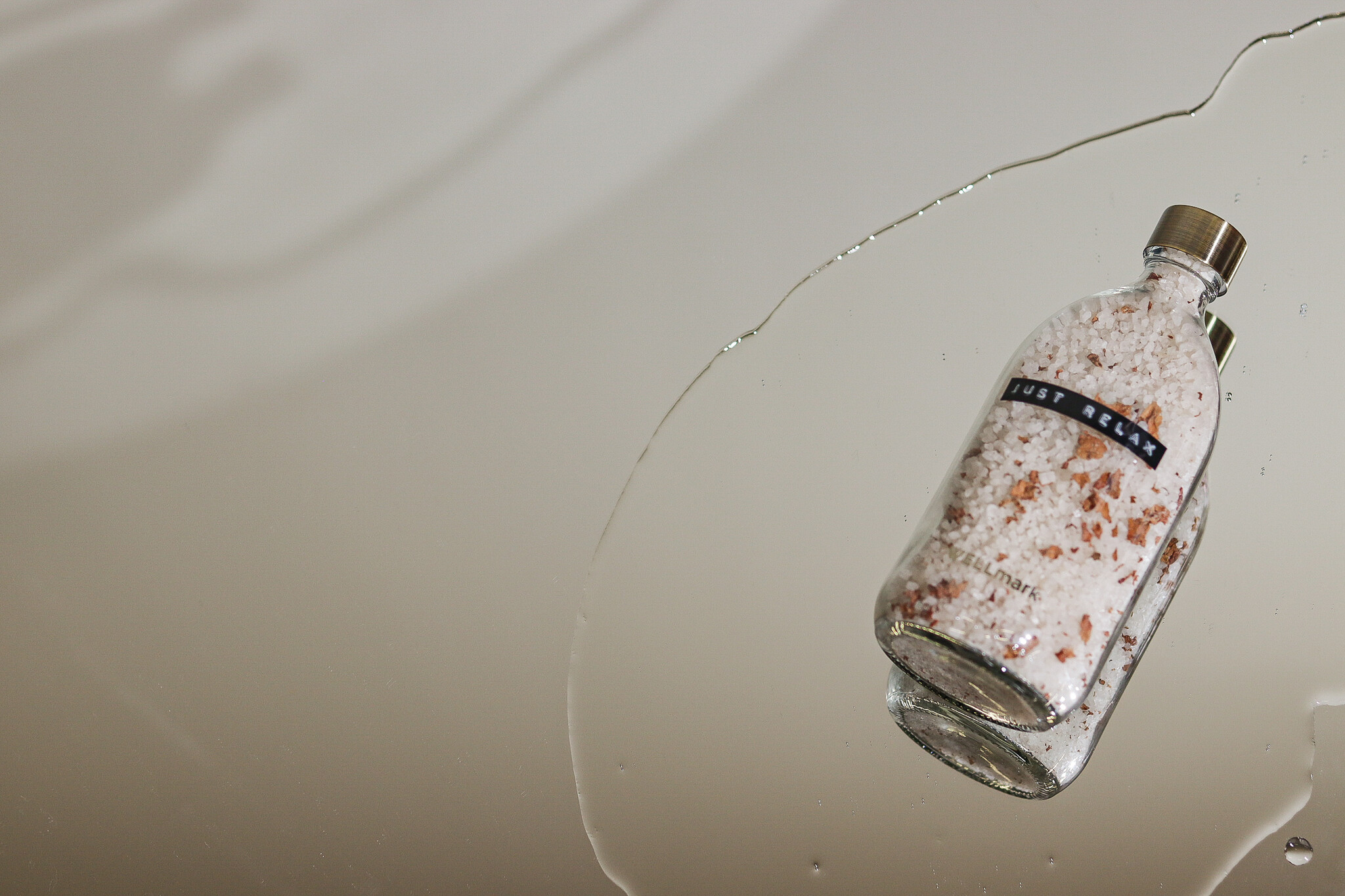 Bath salt - Roses 500 ml with Brass cap - Wellmark