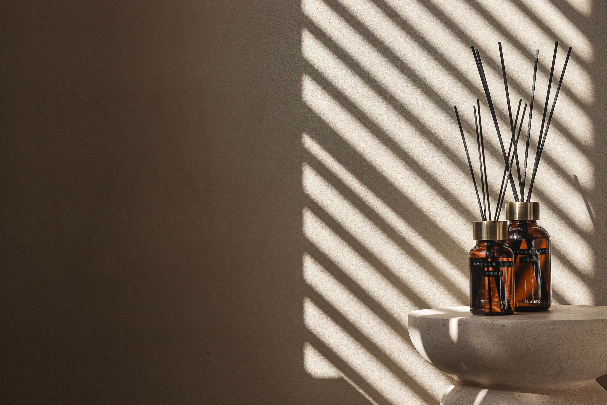 Maxi Reed diffusers - Cedarwood 500ml with Brass ring - Wellmark