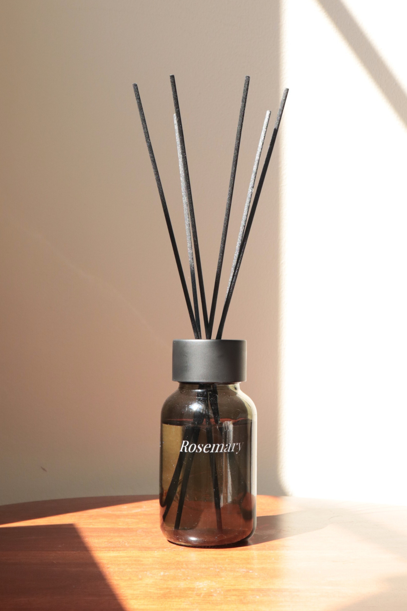 Personalized reed diffusers 200ml Dark Amber - black ring - Wellmark