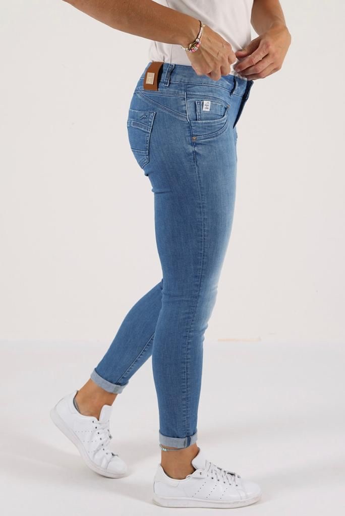 SUZY Skinny Raise Blue