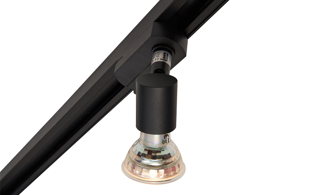 Modern single-phase track system with Stanley spots - LumenXL.com