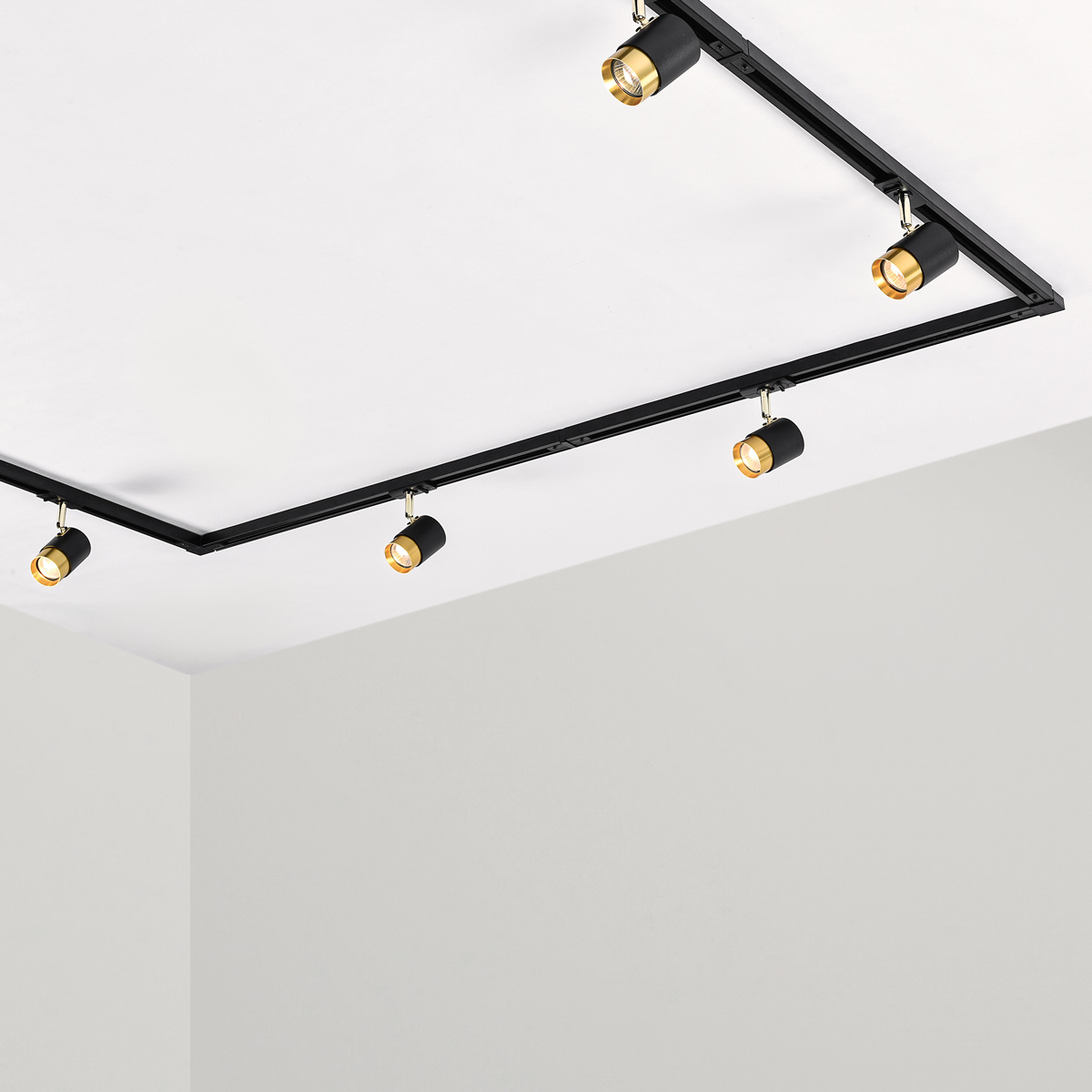 Modern single-phase track system of 1.5 metres with Lexi spotlights ...