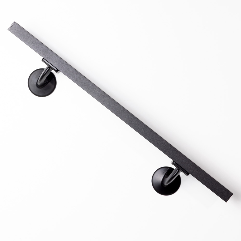 Zwarte platte aluminium trapleuning - Industrieel design - Stairscompany