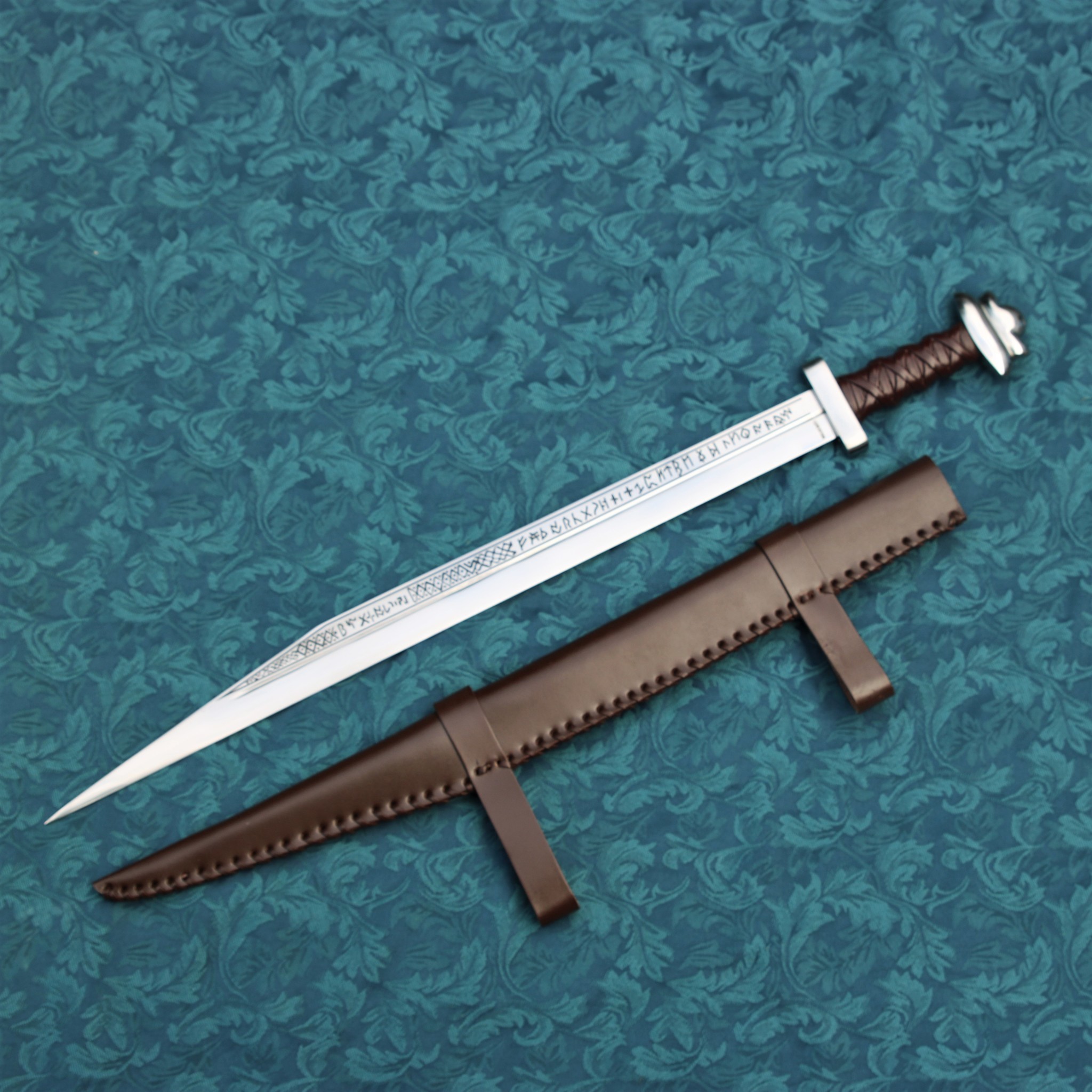 seax Viking avec British Museum runes - CelticWebMerchant.com