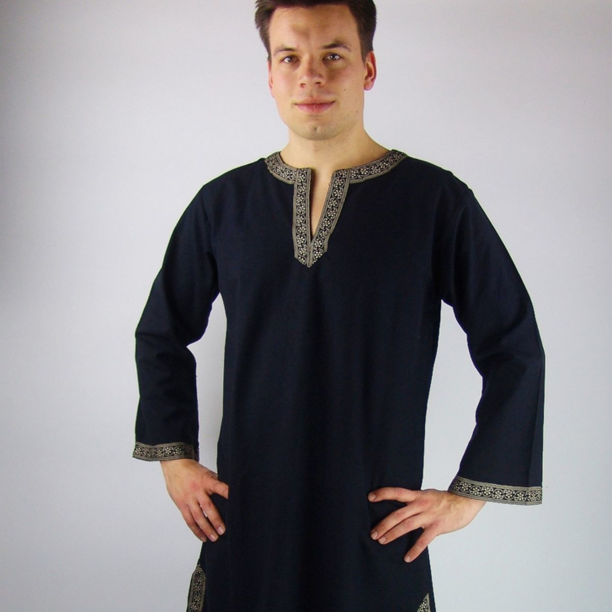 Celtic tunic Finn black - CelticWebMerchant.com