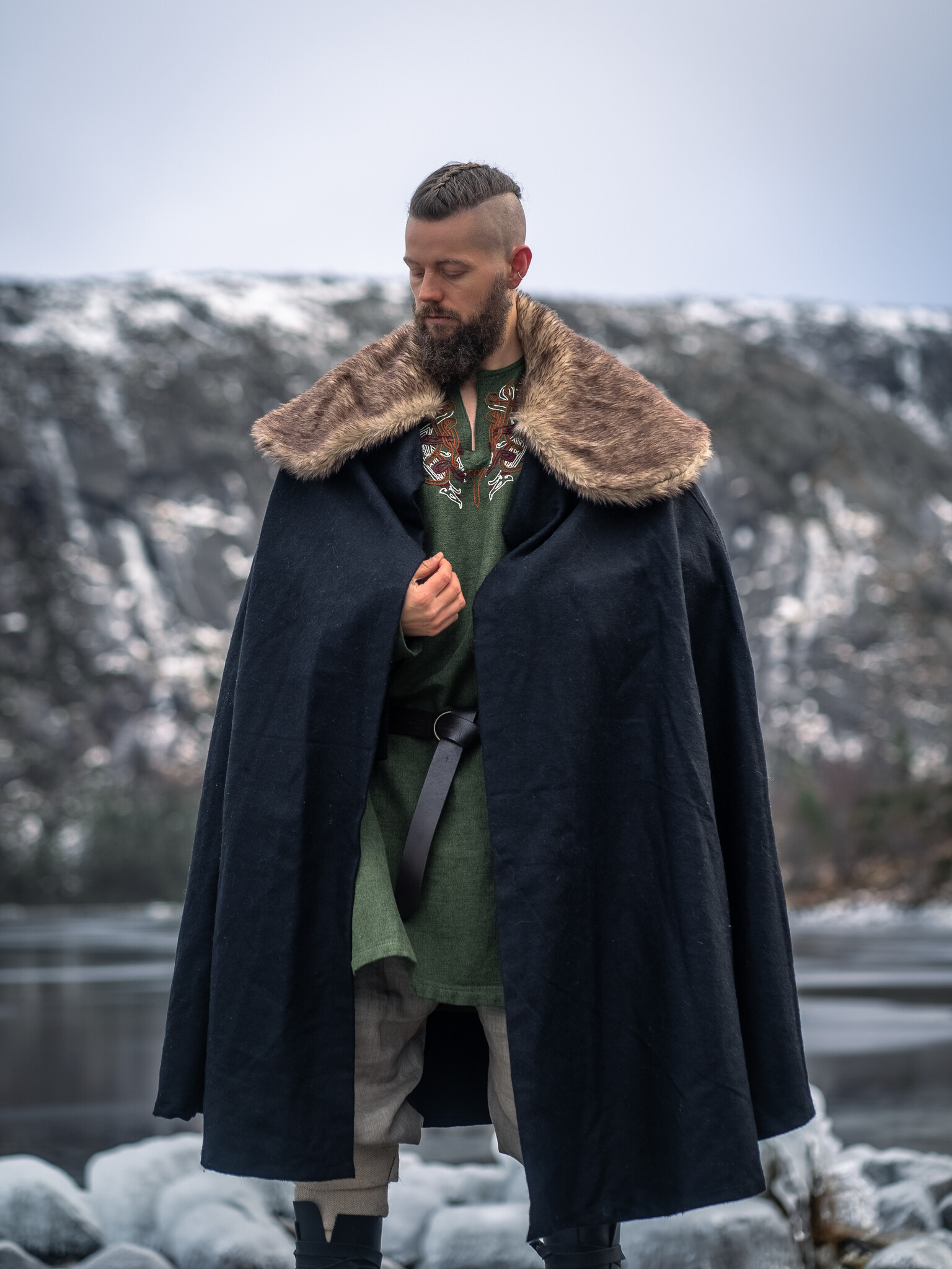 Fur cloak John, black - CelticWebMerchant.com