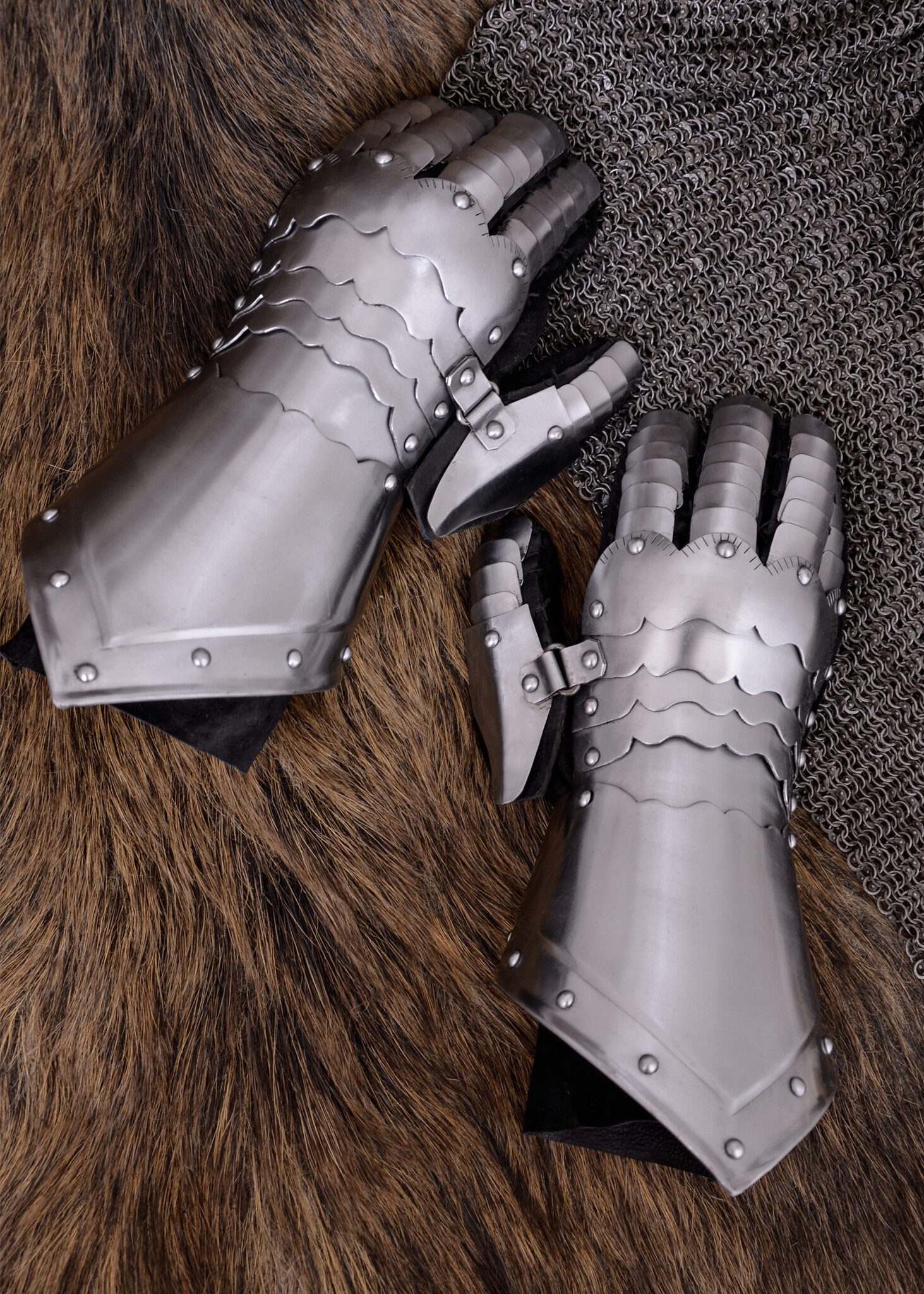 German Gothic gauntlet - CelticWebMerchant.com