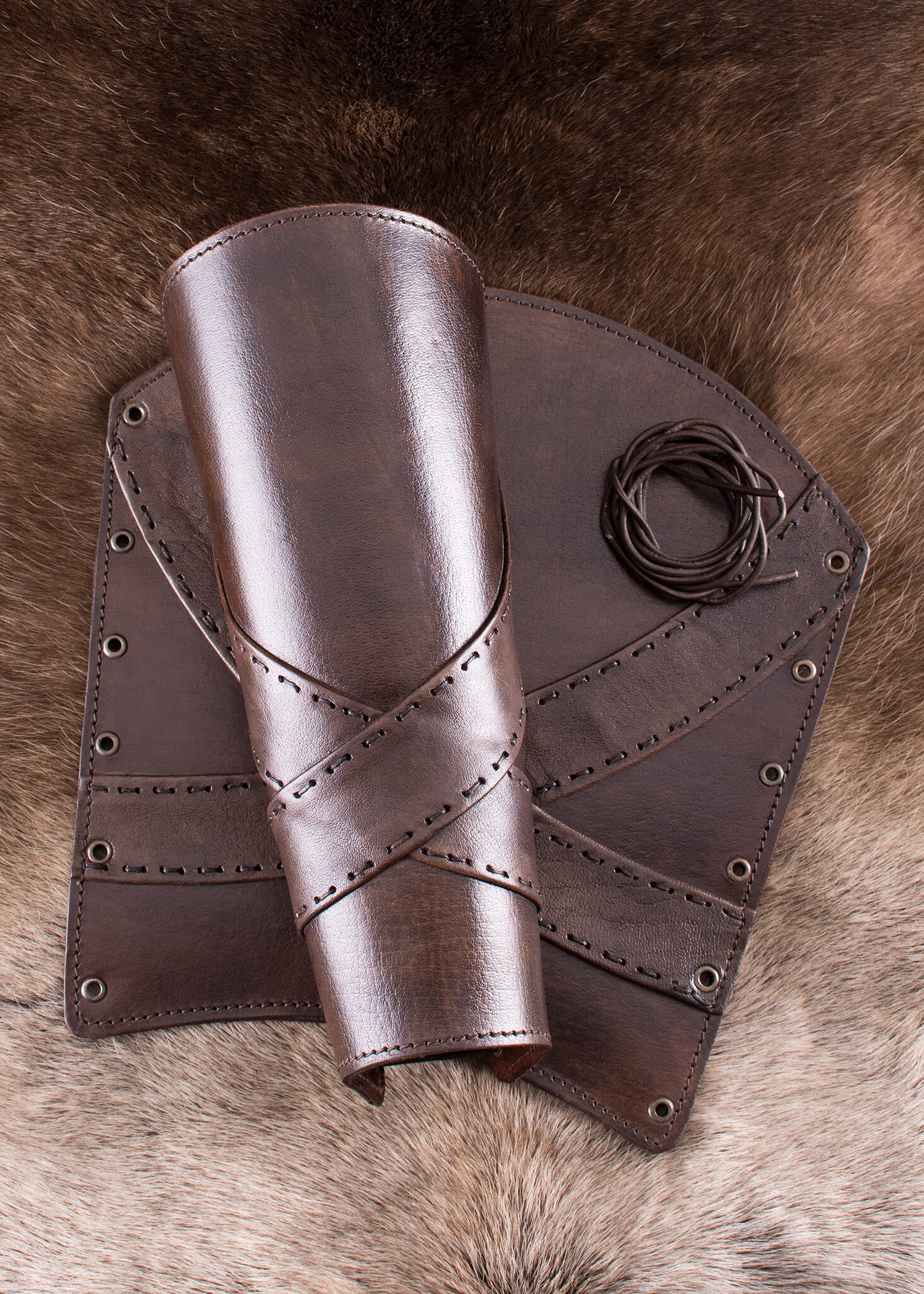 grebas de cuero Uhtred - CelticWebMerchant.com