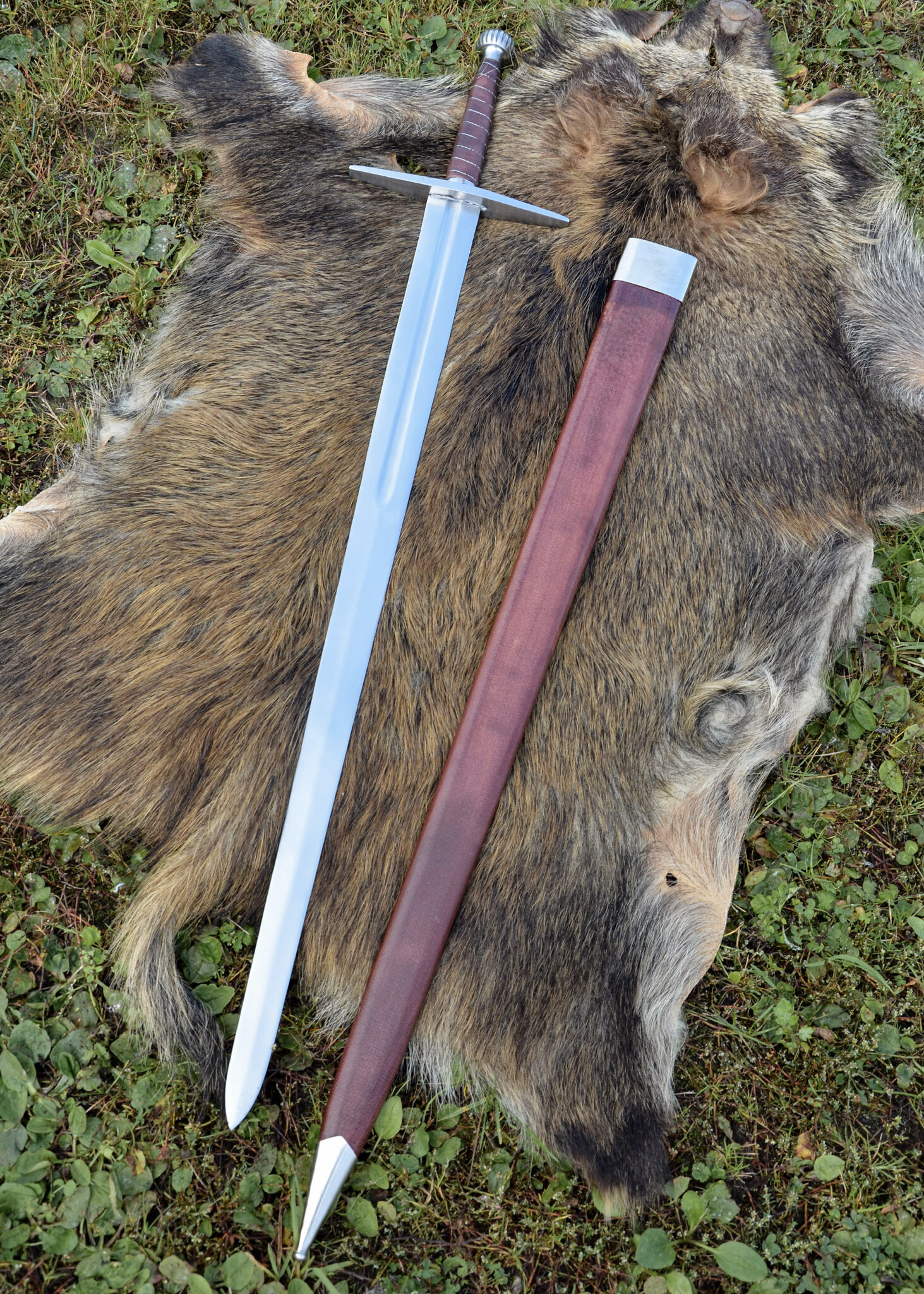 Hand-and-a-half sword Oakeshott type XIIIa - CelticWebMerchant.com