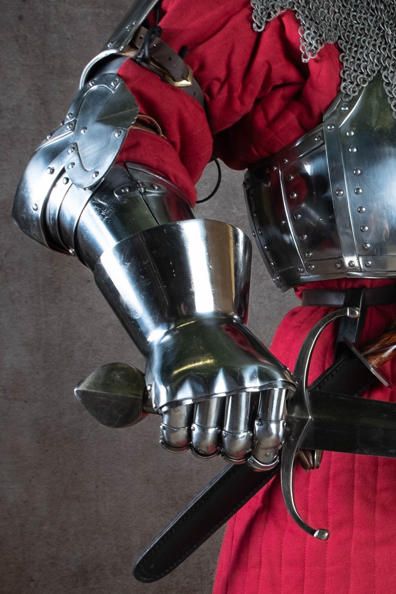 Hourglass Gauntlets 1350-1410 - CelticWebMerchant.com