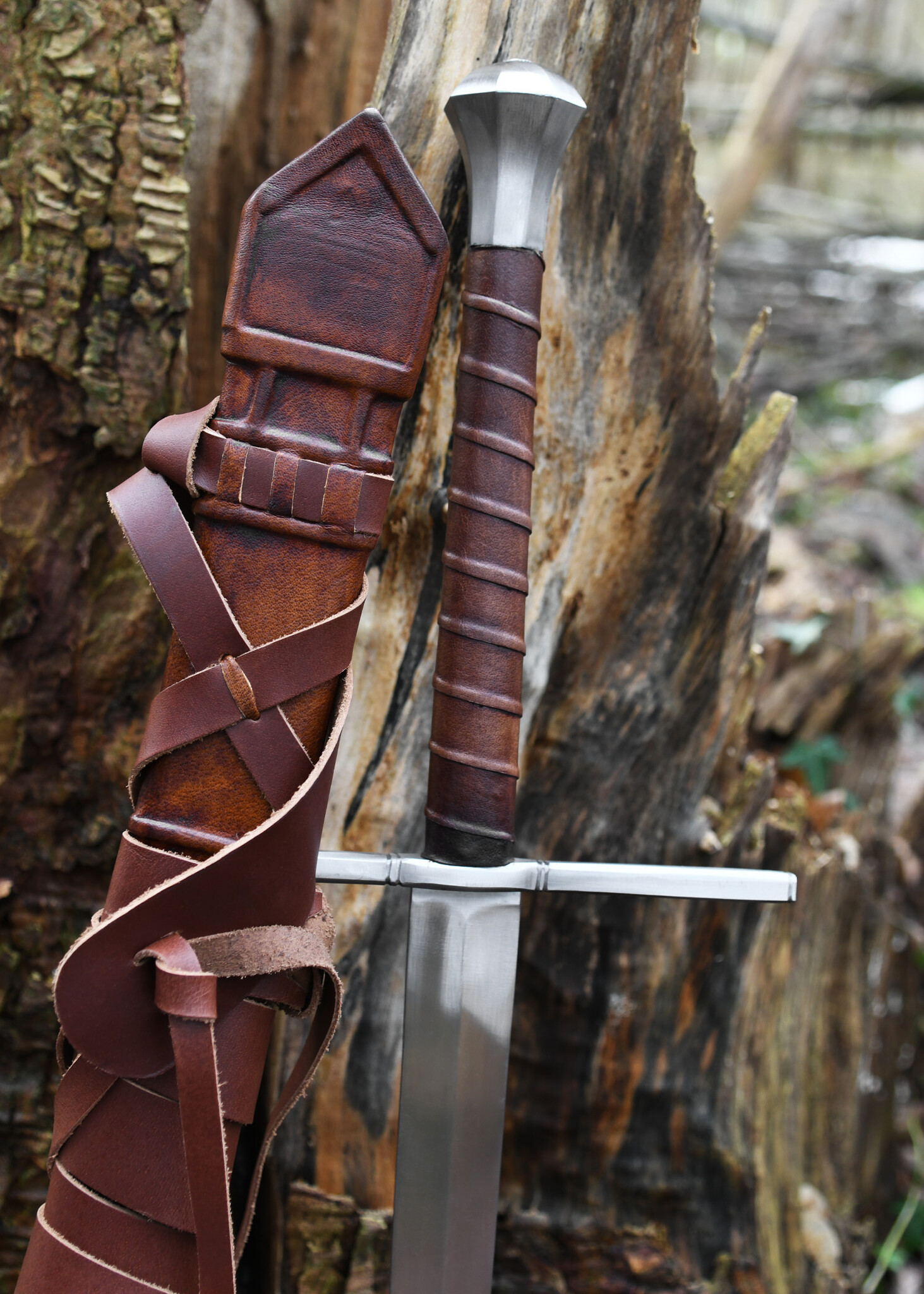 Longsword with scabbard, battle-ready - CelticWebMerchant.com