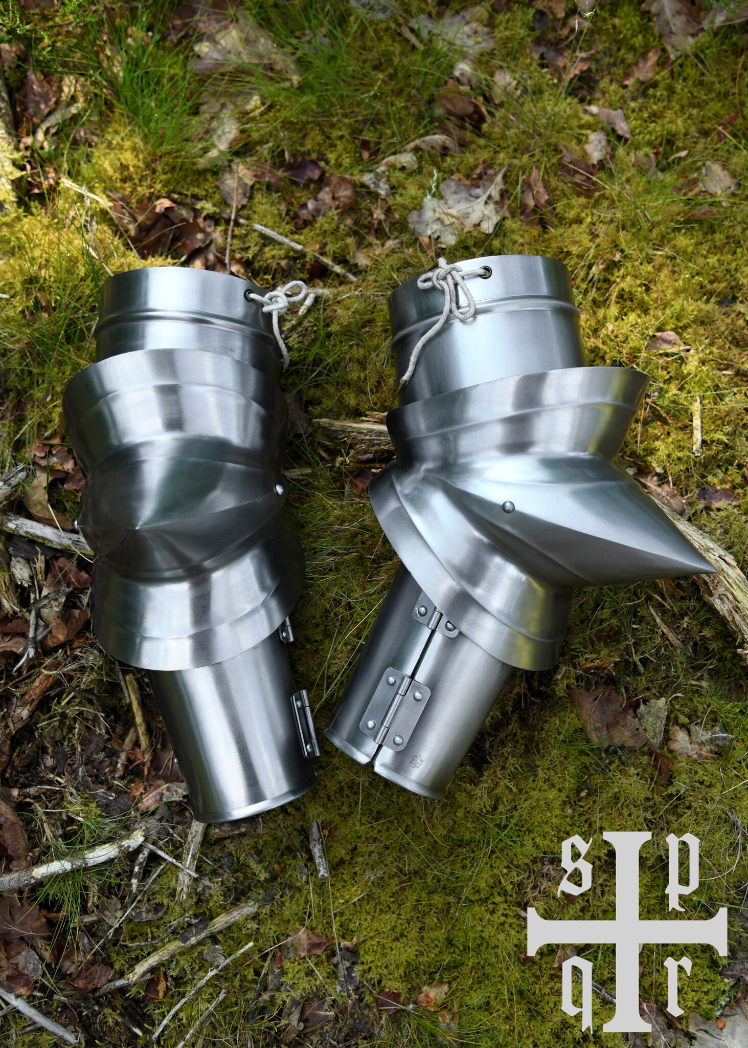 Gothic arm armor with pointed couters - CelticWebMerchant.com