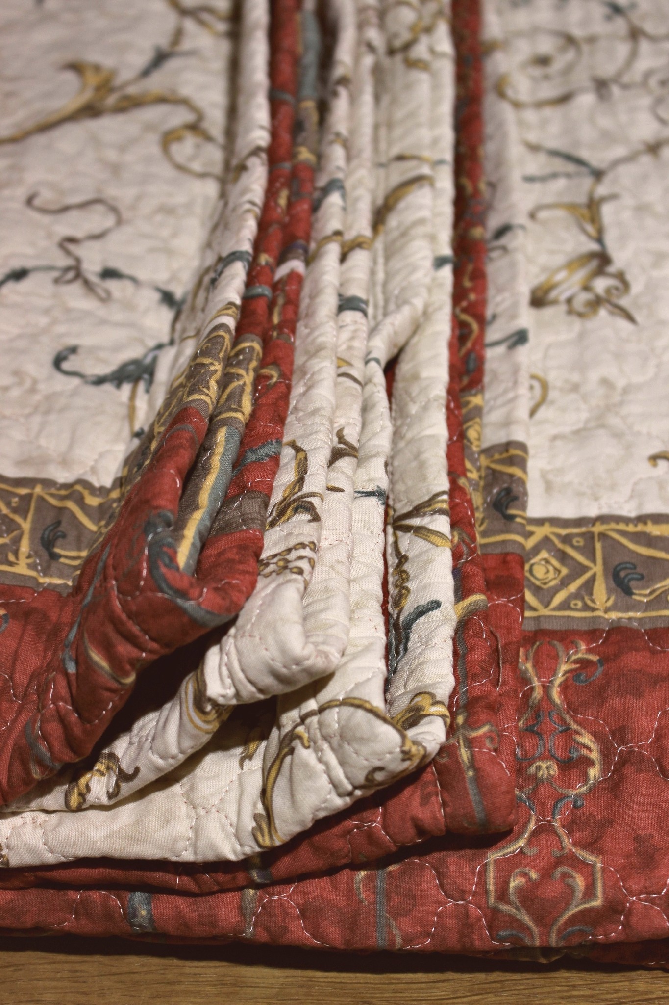 Bassetti Tagesdecke | OPLONTIS V8 Rot (LC) | Produktinformationen ...