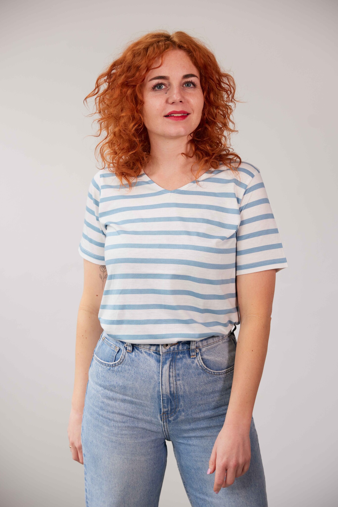 Refibra Loose Fit V-Neck - Striped - Blue LOOP Originals
