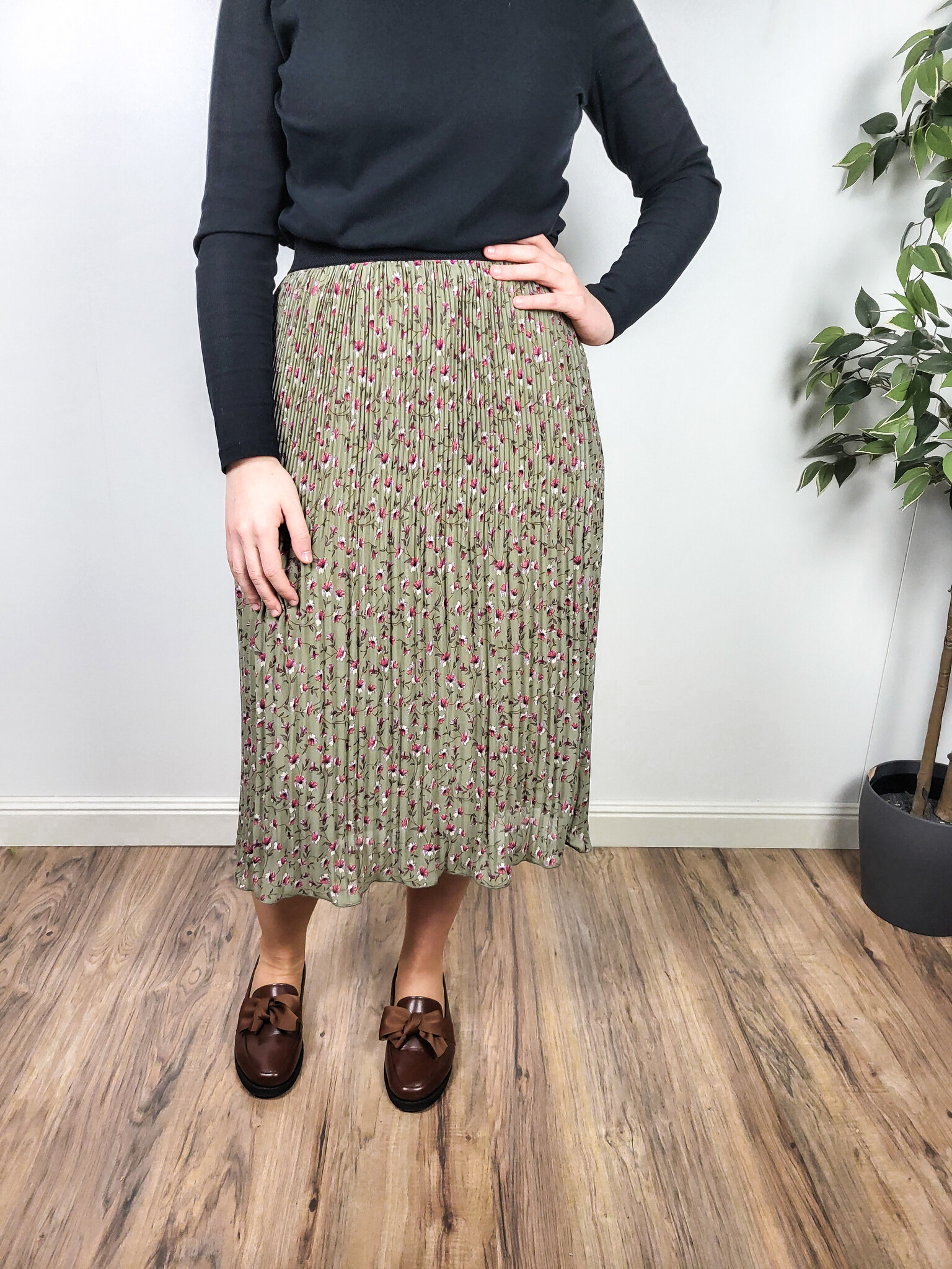 PEM Plisseerock, fein plissiert, oliv geblümt - Olgas Modewelt-by Strauch