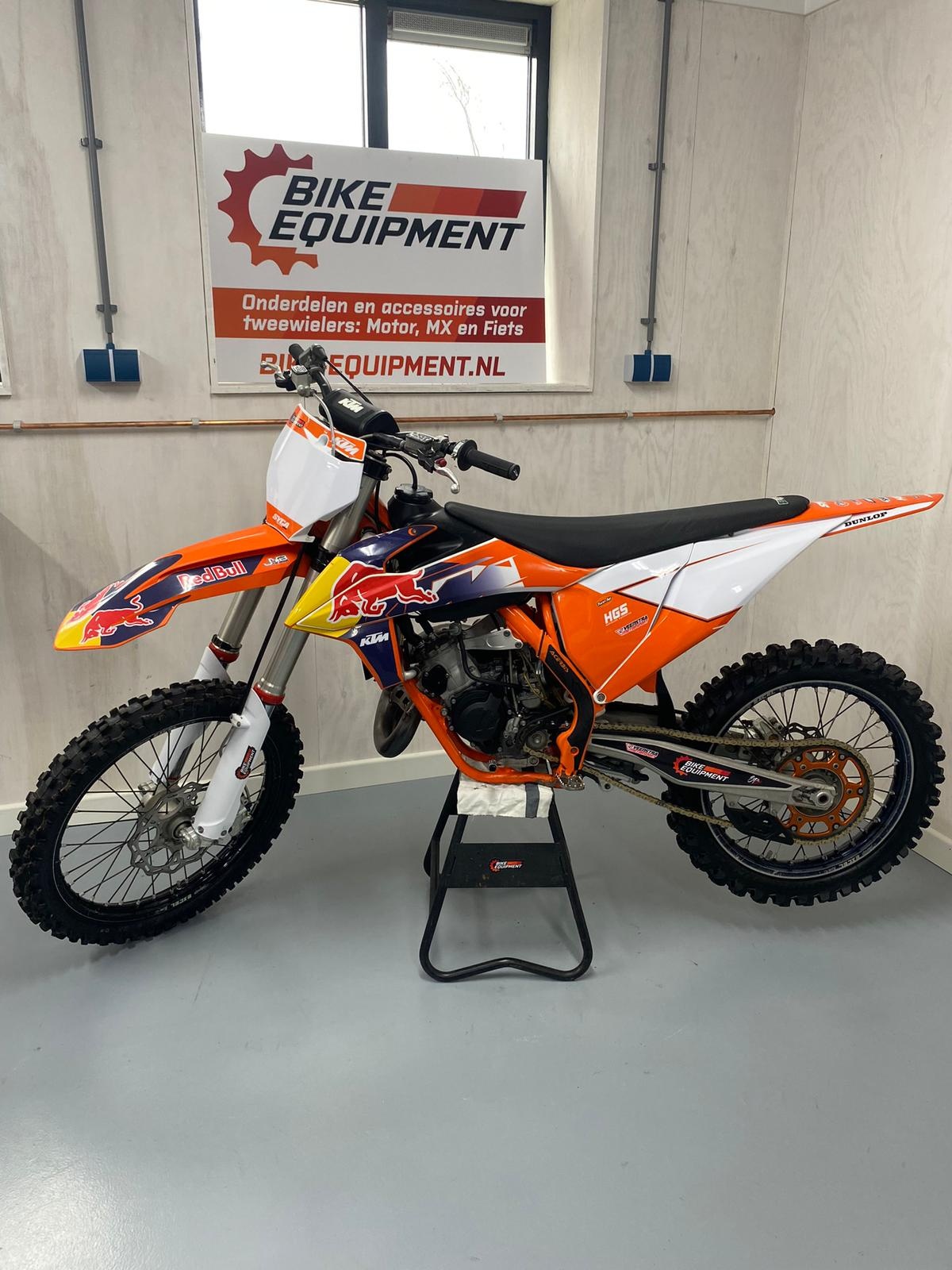 'GEBRUIKTE' ktm sx 125cc model 2022 crossmotor - Bike Equipment